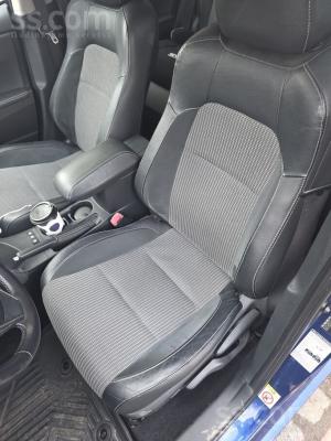 Blue Toyota Auris 2015 in Riga, with an engine capacity of 1.80 L and mileage of 298 thousand km for 8500 €, photo 9 on AUTOMOTO.COM.LV