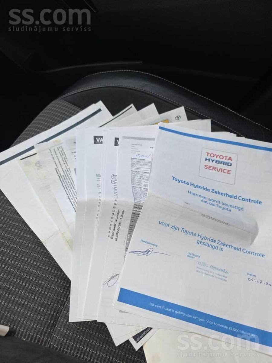 Blue Toyota Auris 2015 in Riga, with an engine capacity of 1.80 L and mileage of 298 thousand km for 8500 €, photo 12 on AUTOMOTO.COM.LV