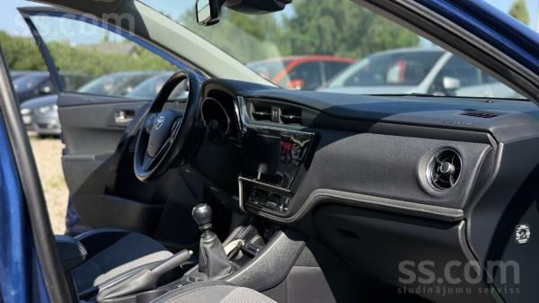 Blue Toyota Auris 2015 in Jelgava, with an engine capacity of 1.60 L and mileage of 258 thousand km for 7690 €, photo 8 on AUTOMOTO.COM.LV