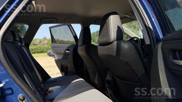 Blue Toyota Auris 2015 in Jelgava, with an engine capacity of 1.60 L and mileage of 258 thousand km for 7690 €, photo 9 on AUTOMOTO.COM.LV