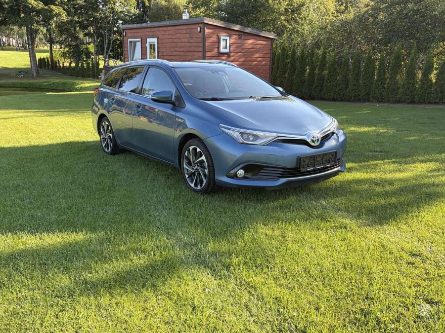Zils Toyota Auris 2015 Viļņa, ar dzinēja tilpumu 1.80 L un nobraukumu 281 tūkst. km par 9200 €, foto 1 vietnē AUTOMOTO.COM.LV