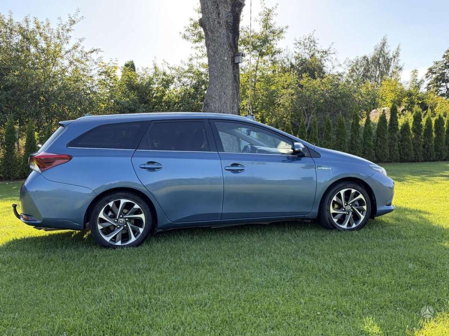 Zils Toyota Auris 2015 Viļņa, ar dzinēja tilpumu 1.80 L un nobraukumu 281 tūkst. km par 9200 €, foto 3 vietnē AUTOMOTO.COM.LV