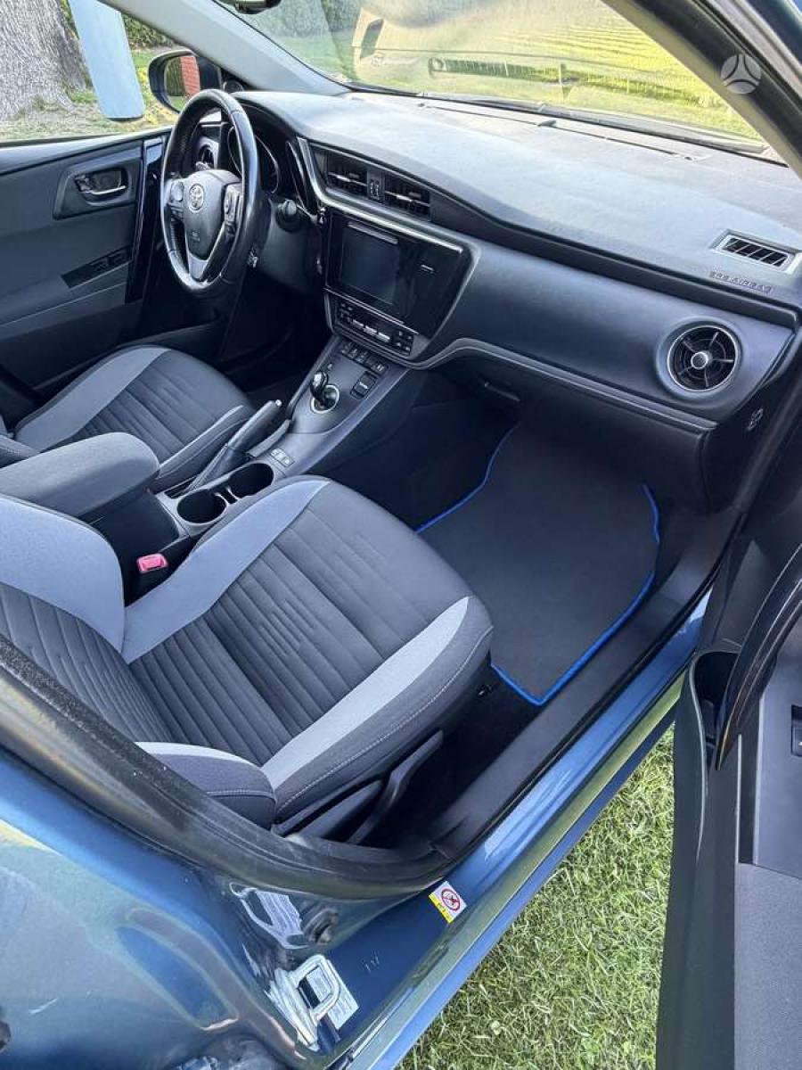 Zils Toyota Auris 2015 Viļņa, ar dzinēja tilpumu 1.80 L un nobraukumu 281 tūkst. km par 9200 €, foto 7 vietnē AUTOMOTO.COM.LV