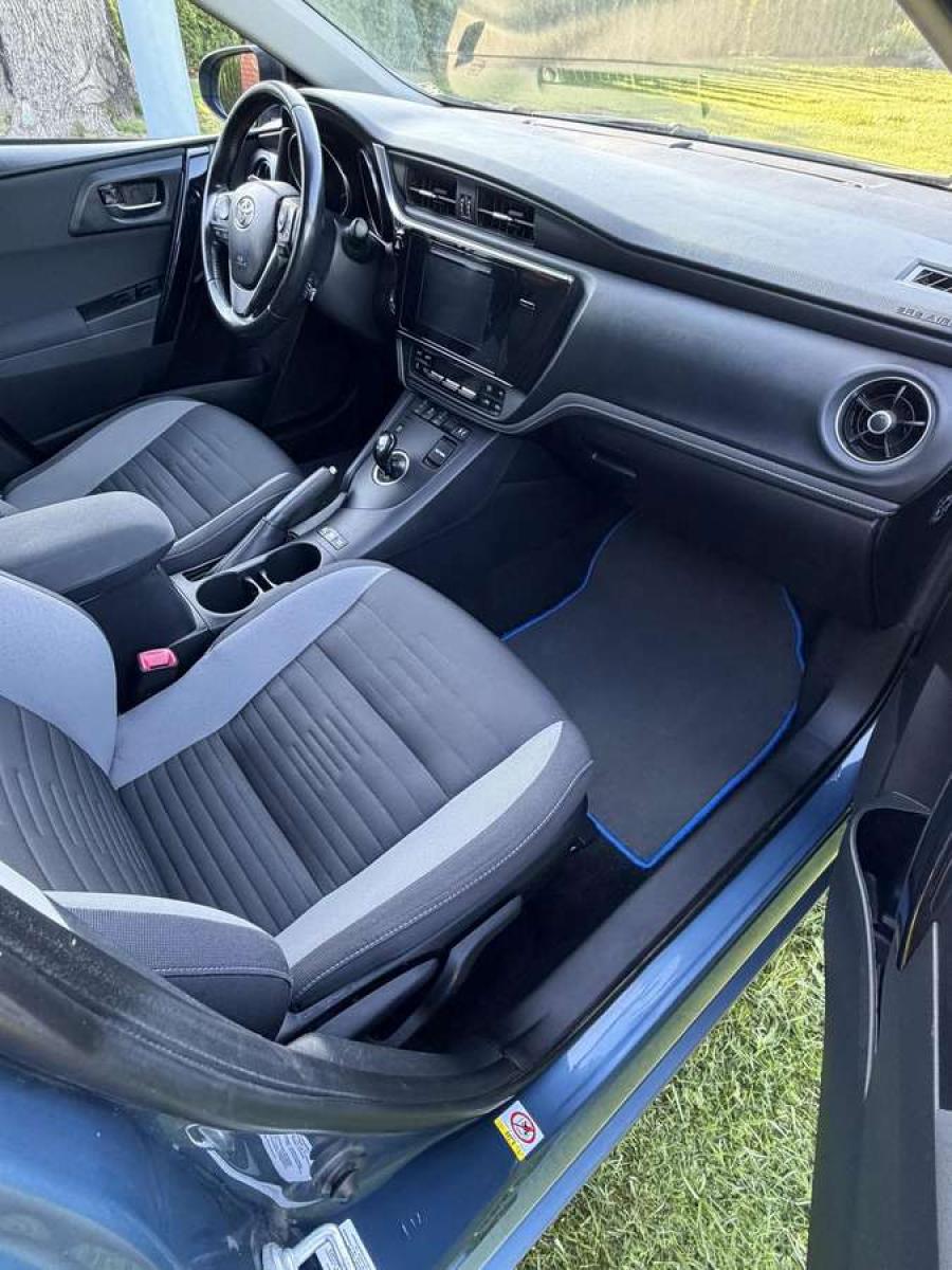 Zils Toyota Auris 2015 Viļņa, ar dzinēja tilpumu 1.80 L un nobraukumu 281 tūkst. km par 9200 €, foto 13 vietnē AUTOMOTO.COM.LV