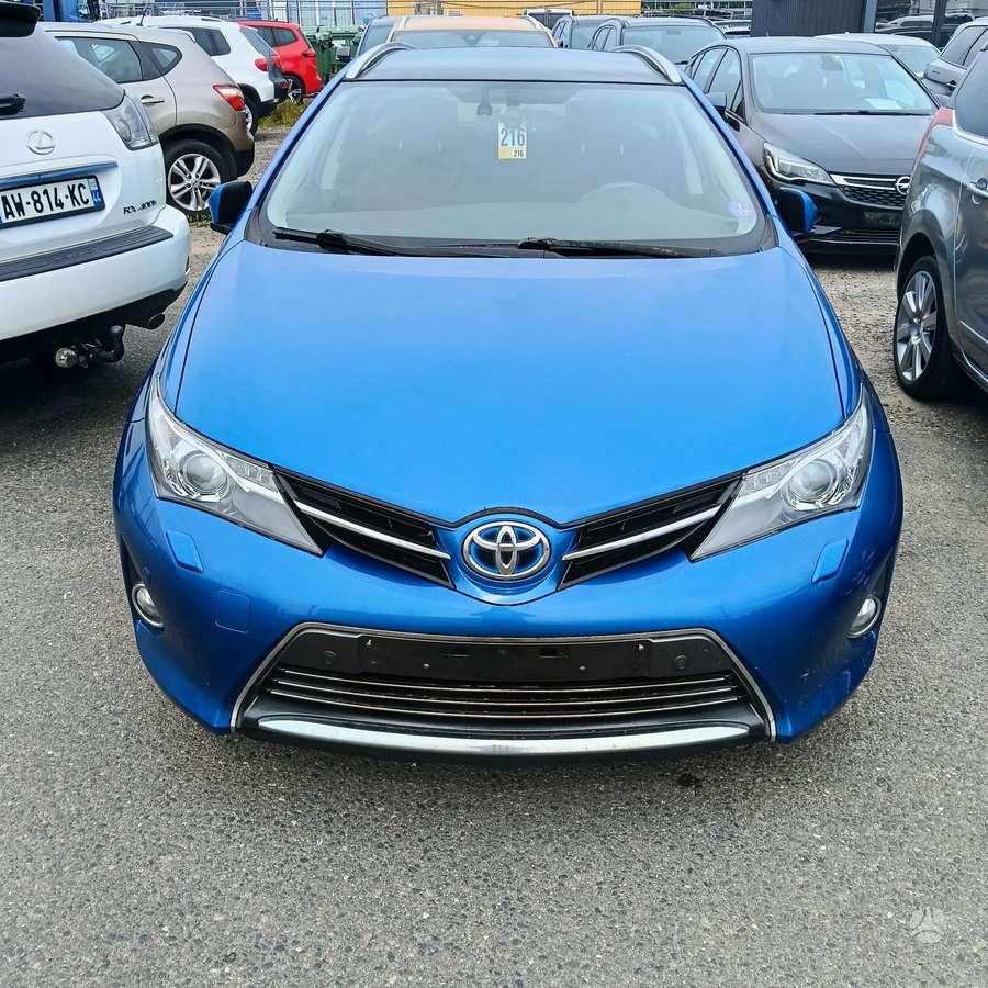 Blue Toyota Auris 2015 in Kaunas, with an engine capacity of 1.80 L and mileage of 285 thousand km for 8150 €, photo 1 on AUTOMOTO.COM.LV