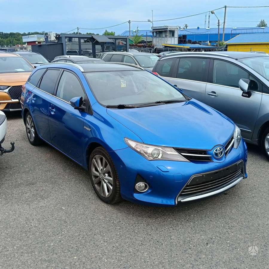 Blue Toyota Auris 2015 in Kaunas, with an engine capacity of 1.80 L and mileage of 285 thousand km for 8150 €, photo 4 on AUTOMOTO.COM.LV