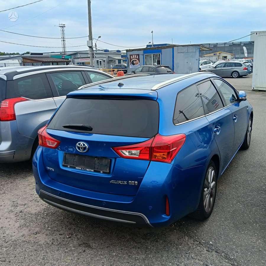 Blue Toyota Auris 2015 in Kaunas, with an engine capacity of 1.80 L and mileage of 285 thousand km for 8150 €, photo 5 on AUTOMOTO.COM.LV