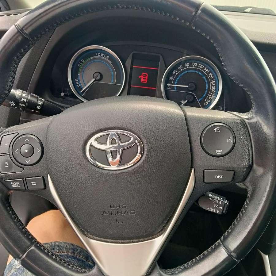 Blue Toyota Auris 2015 in Kaunas, with an engine capacity of 1.80 L and mileage of 285 thousand km for 8150 €, photo 9 on AUTOMOTO.COM.LV