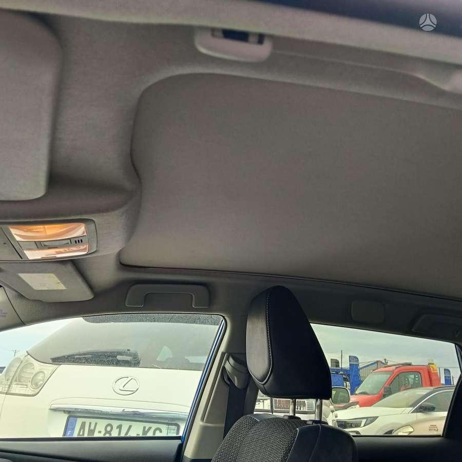 Blue Toyota Auris 2015 in Kaunas, with an engine capacity of 1.80 L and mileage of 285 thousand km for 8150 €, photo 13 on AUTOMOTO.COM.LV