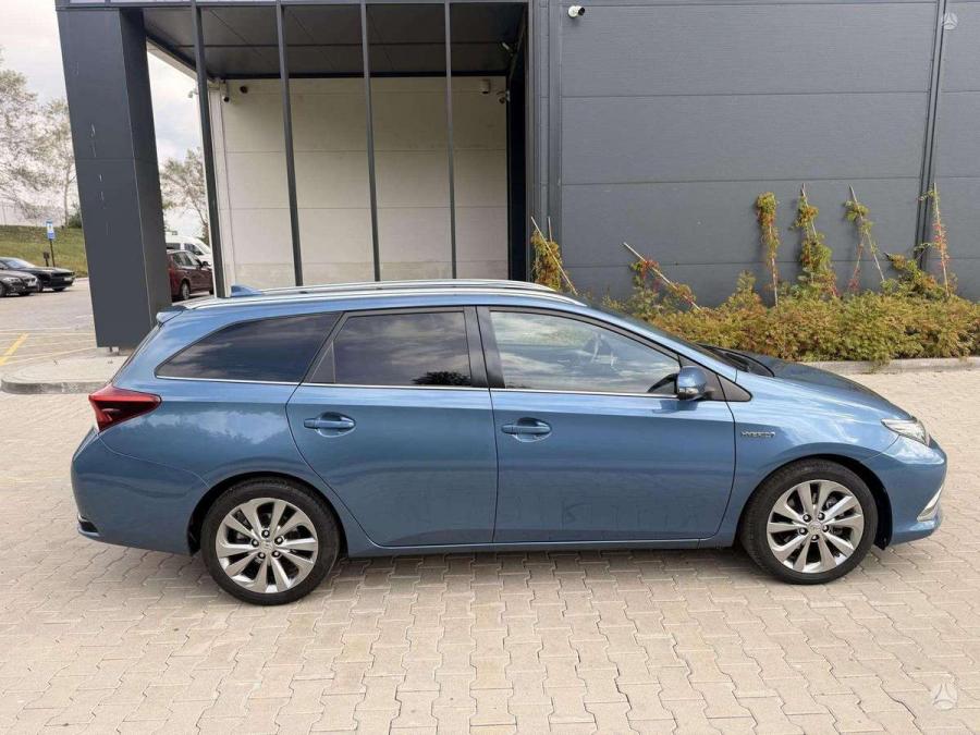 Zils Toyota Auris 2015 Viļņa, ar dzinēja tilpumu 1.80 L un nobraukumu 140 tūkst. km par 13500 €, foto 7 vietnē AUTOMOTO.COM.LV