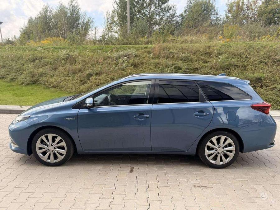 Zils Toyota Auris 2015 Viļņa, ar dzinēja tilpumu 1.80 L un nobraukumu 140 tūkst. km par 13500 €, foto 12 vietnē AUTOMOTO.COM.LV