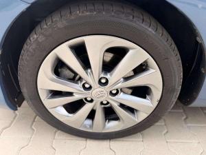Zils Toyota Auris 2015 Viļņa, ar dzinēja tilpumu 1.80 L un nobraukumu 140 tūkst. km par 13500 €, foto 17 vietnē AUTOMOTO.COM.LV