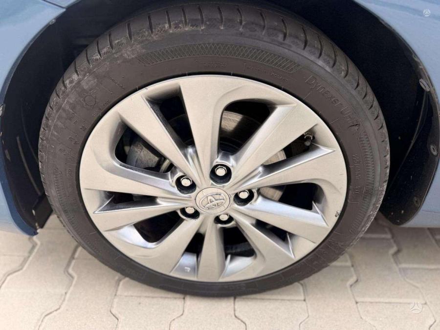 Zils Toyota Auris 2015 Viļņa, ar dzinēja tilpumu 1.80 L un nobraukumu 140 tūkst. km par 13500 €, foto 17 vietnē AUTOMOTO.COM.LV