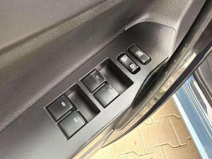 Zils Toyota Auris 2015 Viļņa, ar dzinēja tilpumu 1.80 L un nobraukumu 140 tūkst. km par 13500 €, foto 19 vietnē AUTOMOTO.COM.LV