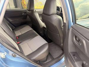 Zils Toyota Auris 2015 Viļņa, ar dzinēja tilpumu 1.80 L un nobraukumu 140 tūkst. km par 13500 €, foto 25 vietnē AUTOMOTO.COM.LV