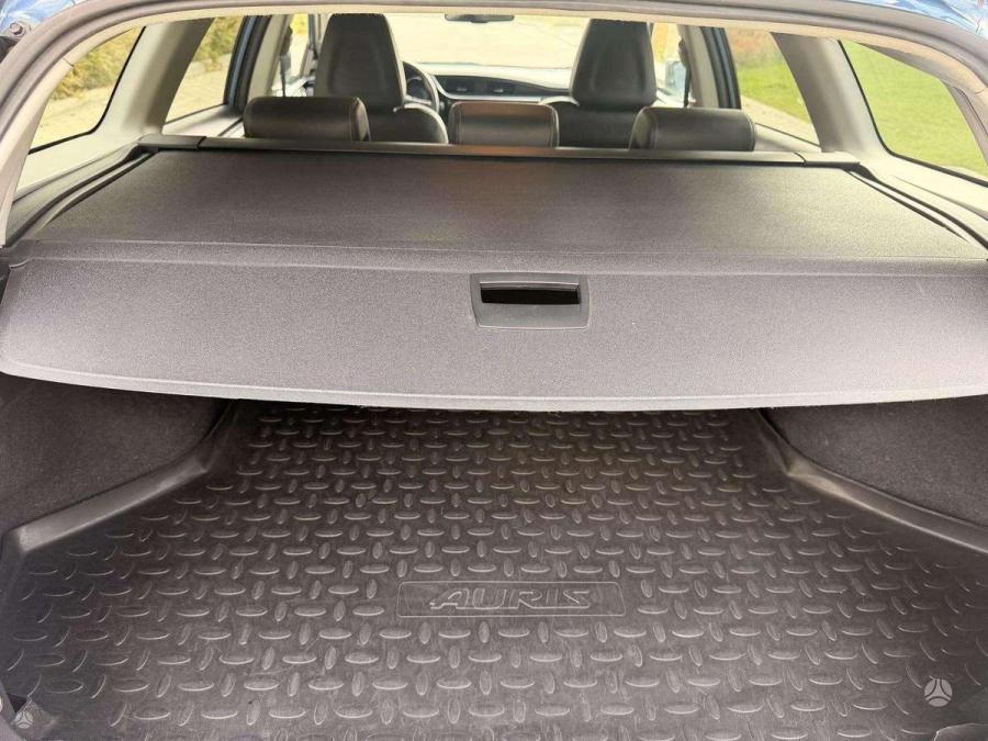 Zils Toyota Auris 2015 Viļņa, ar dzinēja tilpumu 1.80 L un nobraukumu 140 tūkst. km par 13500 €, foto 26 vietnē AUTOMOTO.COM.LV