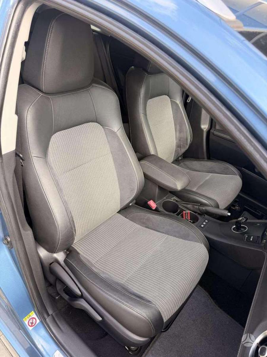 Zils Toyota Auris 2015 Viļņa, ar dzinēja tilpumu 1.80 L un nobraukumu 140 tūkst. km par 13500 €, foto 27 vietnē AUTOMOTO.COM.LV