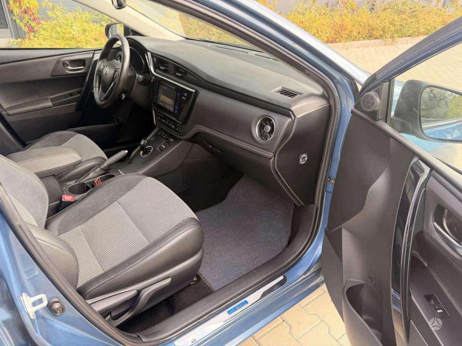 Zils Toyota Auris 2015 Viļņa, ar dzinēja tilpumu 1.80 L un nobraukumu 140 tūkst. km par 13500 €, foto 28 vietnē AUTOMOTO.COM.LV