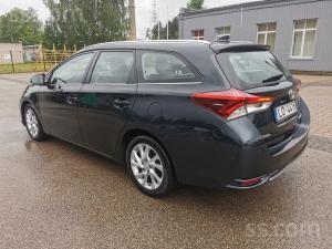 Blue Toyota Auris 2016 in Valmiera, with an engine capacity of 1.60 L and mileage of 150 thousand km for 6800 €, photo 4 on AUTOMOTO.COM.LV