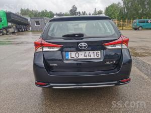 Blue Toyota Auris 2016 in Valmiera, with an engine capacity of 1.60 L and mileage of 150 thousand km for 6800 €, photo 5 on AUTOMOTO.COM.LV