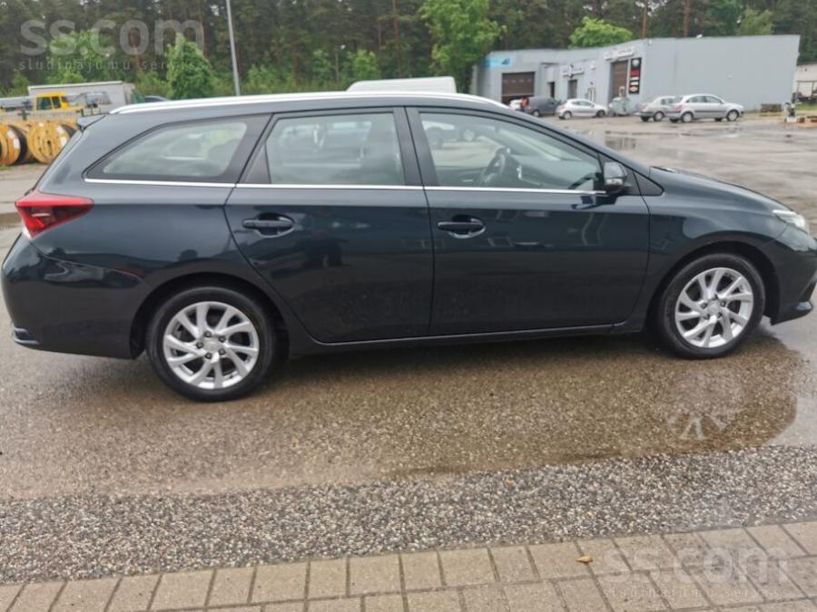 Blue Toyota Auris 2016 in Valmiera, with an engine capacity of 1.60 L and mileage of 150 thousand km for 6800 €, photo 7 on AUTOMOTO.COM.LV