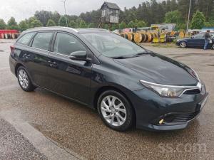 Blue Toyota Auris 2016 in Valmiera, with an engine capacity of 1.60 L and mileage of 150 thousand km for 6800 €, photo 8 on AUTOMOTO.COM.LV