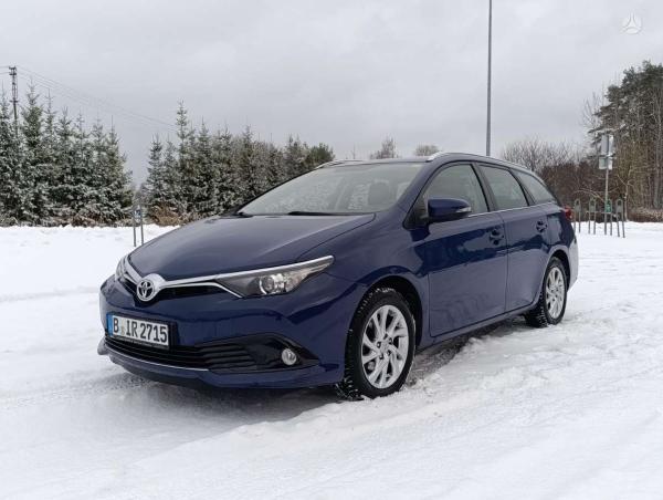 Blue Toyota Auris 2016 in Vilnius, with an engine capacity of 1.20 L and mileage of 218 thousand km for 7300 €, photo 1 on AUTOMOTO.COM.LV