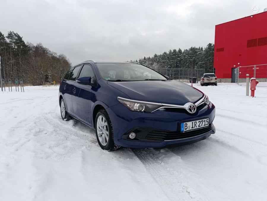 Blue Toyota Auris 2016 in Vilnius, with an engine capacity of 1.20 L and mileage of 218 thousand km for 7300 €, photo 2 on AUTOMOTO.COM.LV