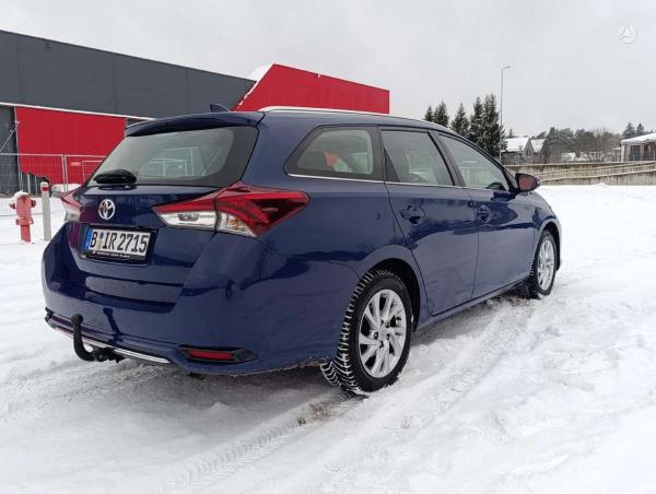 Blue Toyota Auris 2016 in Vilnius, with an engine capacity of 1.20 L and mileage of 218 thousand km for 7300 €, photo 3 on AUTOMOTO.COM.LV