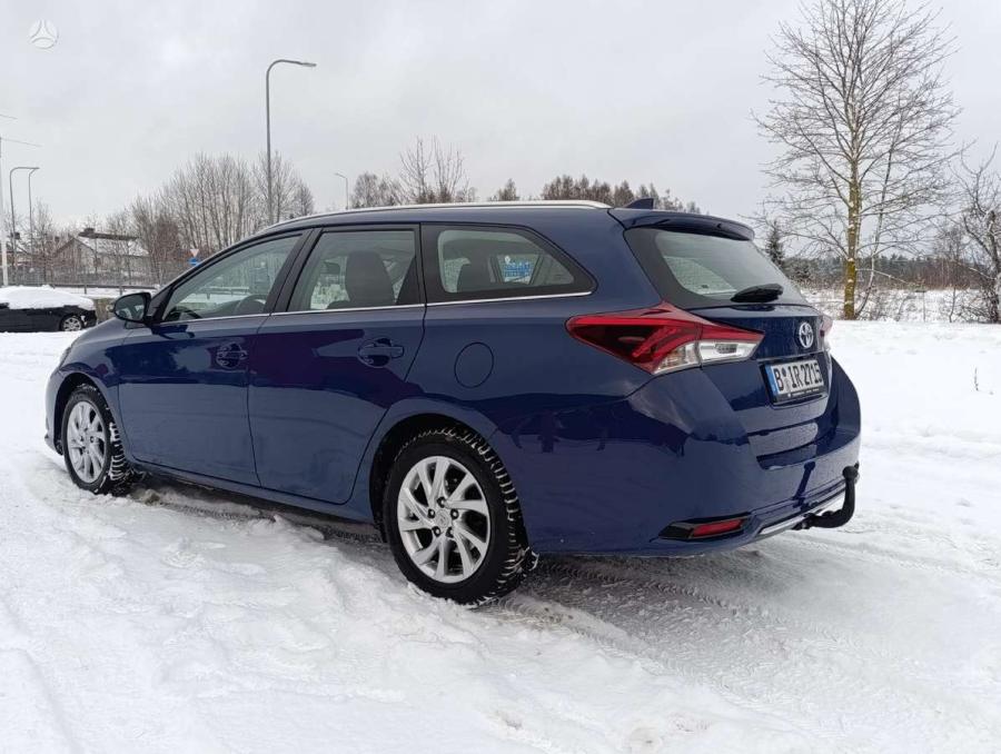 Blue Toyota Auris 2016 in Vilnius, with an engine capacity of 1.20 L and mileage of 218 thousand km for 7300 €, photo 4 on AUTOMOTO.COM.LV