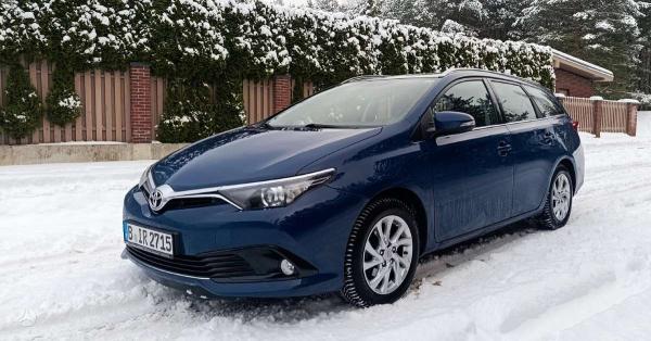 Blue Toyota Auris 2016 in Vilnius, with an engine capacity of 1.20 L and mileage of 218 thousand km for 7500 €, photo 1 on AUTOMOTO.COM.LV