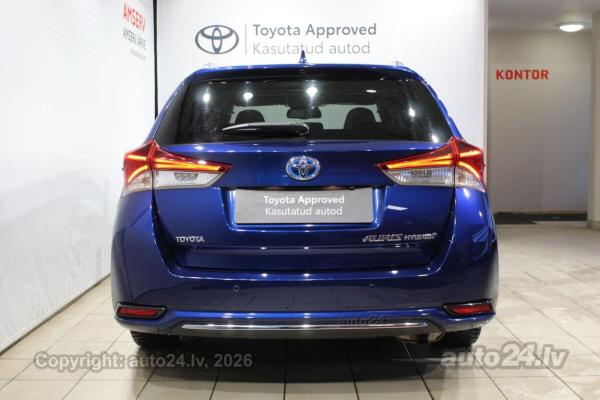 Zils Toyota Auris 2016 Tallina, ar dzinēja tilpumu 1.80 L un nobraukumu 147 tūkst. km par 12990 €, foto 4 vietnē AUTOMOTO.COM.LV