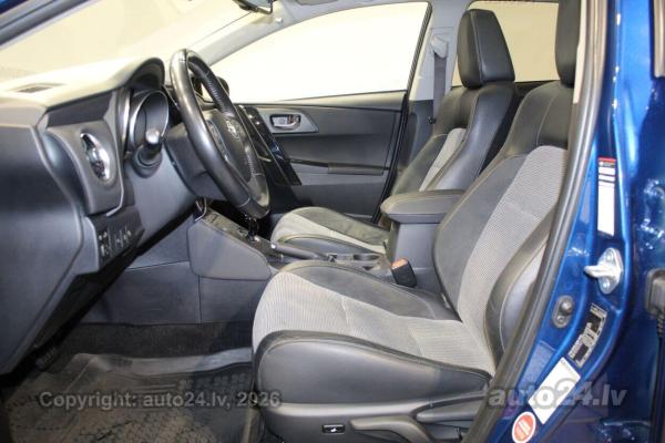 Zils Toyota Auris 2016 Tallina, ar dzinēja tilpumu 1.80 L un nobraukumu 147 tūkst. km par 12990 €, foto 11 vietnē AUTOMOTO.COM.LV