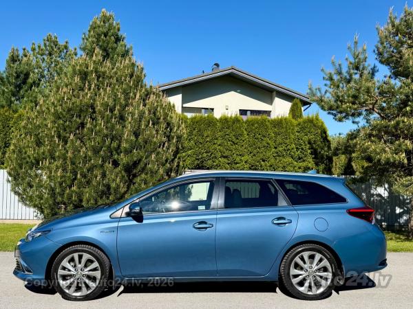 Blue Toyota Auris 2016 in Tallinn, with an engine capacity of 1.80 L and mileage of 97 thousand km for 13995 €, photo 3 on AUTOMOTO.COM.LV