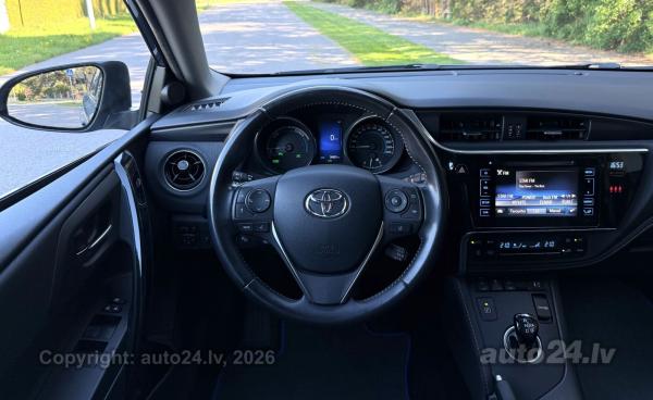 Blue Toyota Auris 2016 in Tallinn, with an engine capacity of 1.80 L and mileage of 97 thousand km for 13995 €, photo 6 on AUTOMOTO.COM.LV