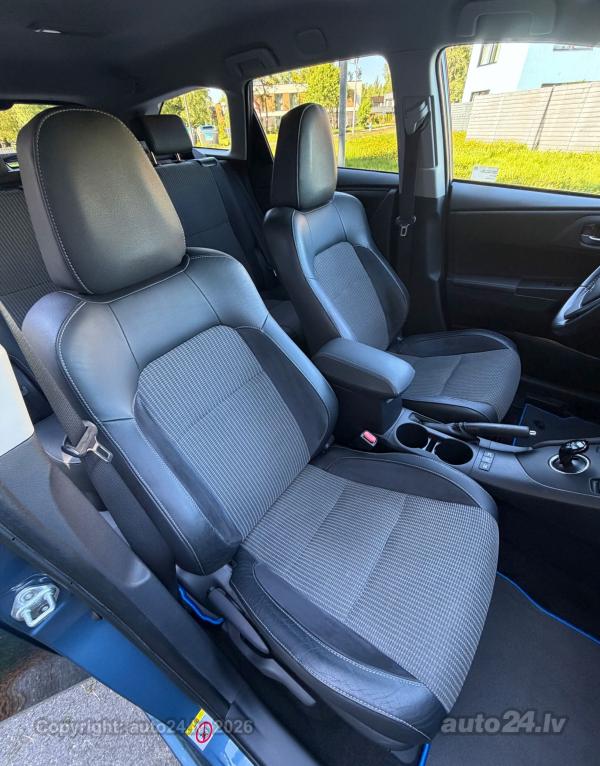 Blue Toyota Auris 2016 in Tallinn, with an engine capacity of 1.80 L and mileage of 97 thousand km for 13995 €, photo 7 on AUTOMOTO.COM.LV