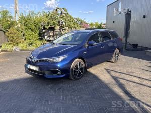 Zils Toyota Auris 2016 Rīga, ar dzinēja tilpumu 1.80 L un nobraukumu 311 tūkst. km par 9350 €, foto  vietnē AUTOMOTO.COM.LV