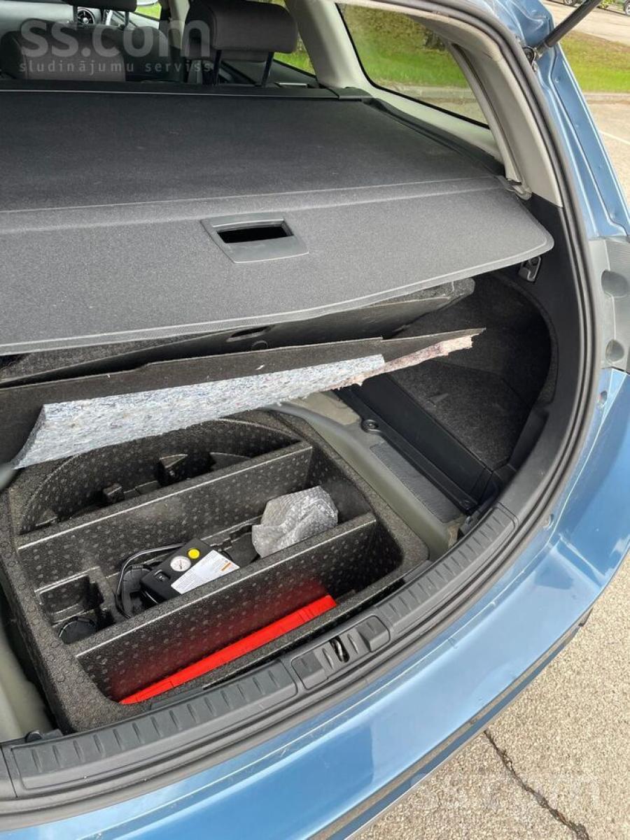 Zils Toyota Auris 2016 Rīga, ar dzinēja tilpumu 1.60 L un nobraukumu 133 tūkst. km par 8950 €, foto 17 vietnē AUTOMOTO.COM.LV