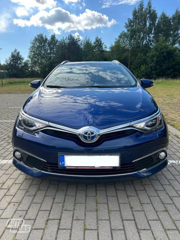 Blue Toyota Auris 2016 in Vilnius, with an engine capacity of 1.80 L and mileage of 211 thousand km for 13490 €, photo 5 on AUTOMOTO.COM.LV