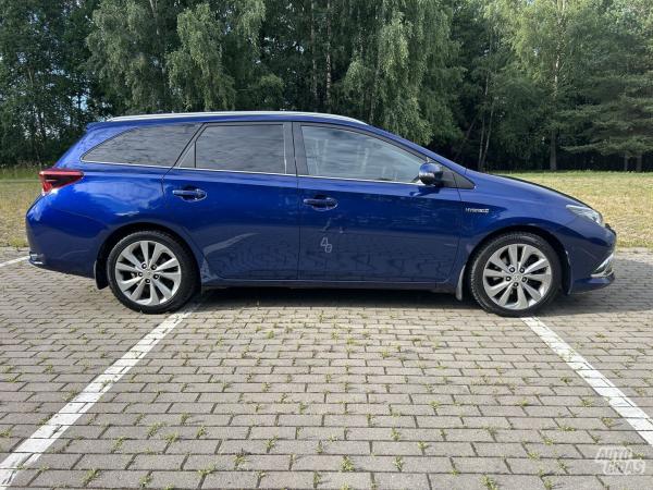 Blue Toyota Auris 2016 in Vilnius, with an engine capacity of 1.80 L and mileage of 211 thousand km for 13490 €, photo 6 on AUTOMOTO.COM.LV