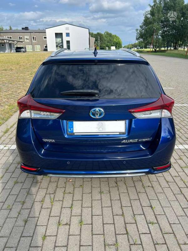 Blue Toyota Auris 2016 in Vilnius, with an engine capacity of 1.80 L and mileage of 211 thousand km for 13490 €, photo 9 on AUTOMOTO.COM.LV