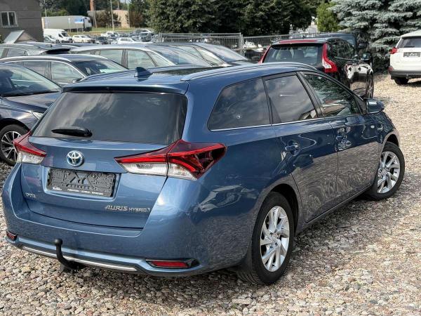 Blue Toyota Auris 2016 in Utena, with an engine capacity of 1.80 L and mileage of 258 thousand km for 8290 €, photo 2 on AUTOMOTO.COM.LV