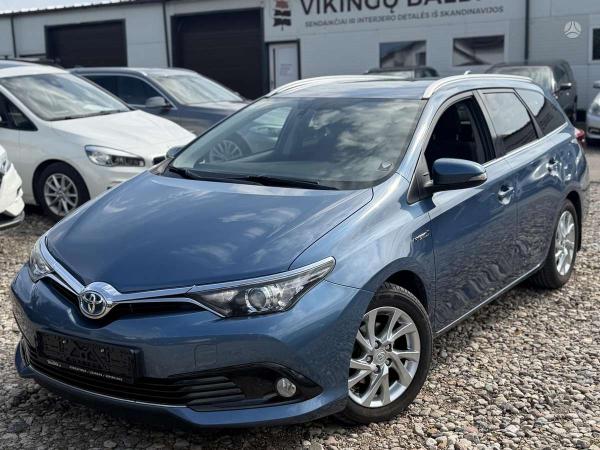 Blue Toyota Auris 2016 in Utena, with an engine capacity of 1.80 L and mileage of 258 thousand km for 8290 €, photo 3 on AUTOMOTO.COM.LV