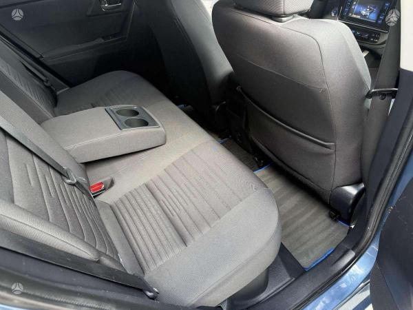 Blue Toyota Auris 2016 in Utena, with an engine capacity of 1.80 L and mileage of 258 thousand km for 8290 €, photo 9 on AUTOMOTO.COM.LV