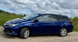 Blue Toyota Auris 2016 in Vilnius, with an engine capacity of 1.80 L and mileage of 301 thousand km for 8599 €, photo 4 on AUTOMOTO.COM.LV