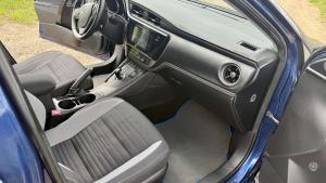 Blue Toyota Auris 2016 in Vilnius, with an engine capacity of 1.80 L and mileage of 301 thousand km for 8599 €, photo 11 on AUTOMOTO.COM.LV