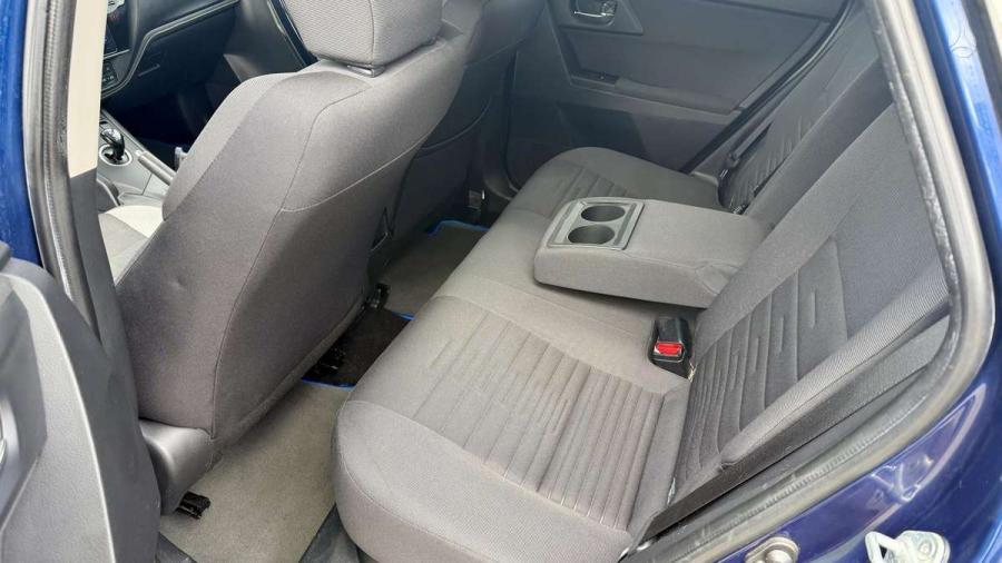 Blue Toyota Auris 2016 in Vilnius, with an engine capacity of 1.80 L and mileage of 301 thousand km for 8599 €, photo 13 on AUTOMOTO.COM.LV