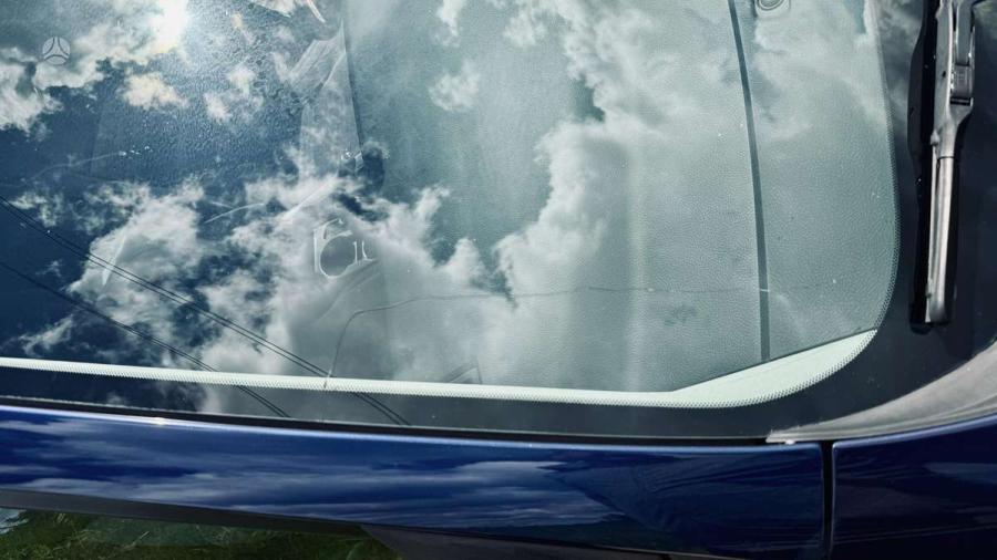 Blue Toyota Auris 2016 in Vilnius, with an engine capacity of 1.80 L and mileage of 301 thousand km for 8599 €, photo 19 on AUTOMOTO.COM.LV
