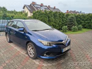 Zils Toyota Auris 2017 Rīga, ar dzinēja tilpumu 1.80 L un nobraukumu 180 tūkst. km par 8500 €, foto  vietnē AUTOMOTO.COM.LV