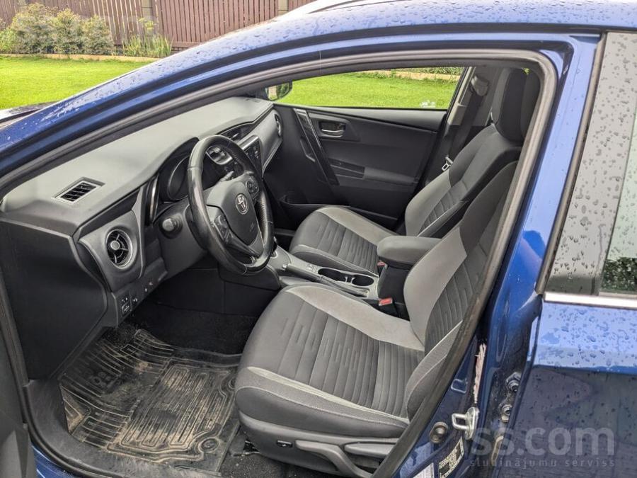 Zils Toyota Auris 2017 Rīga, ar dzinēja tilpumu 1.80 L un nobraukumu 180 tūkst. km par 8500 €, foto 5 vietnē AUTOMOTO.COM.LV
